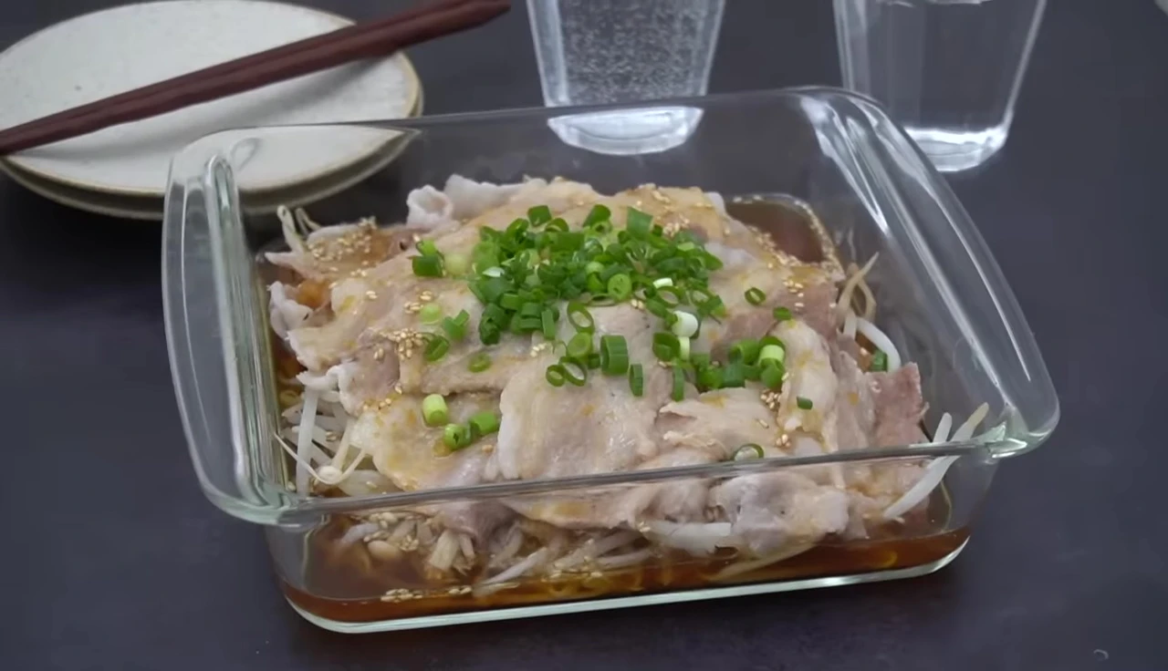 Microwave Pork Belly & Bean Sprouts: Easy, Healthy Recipe