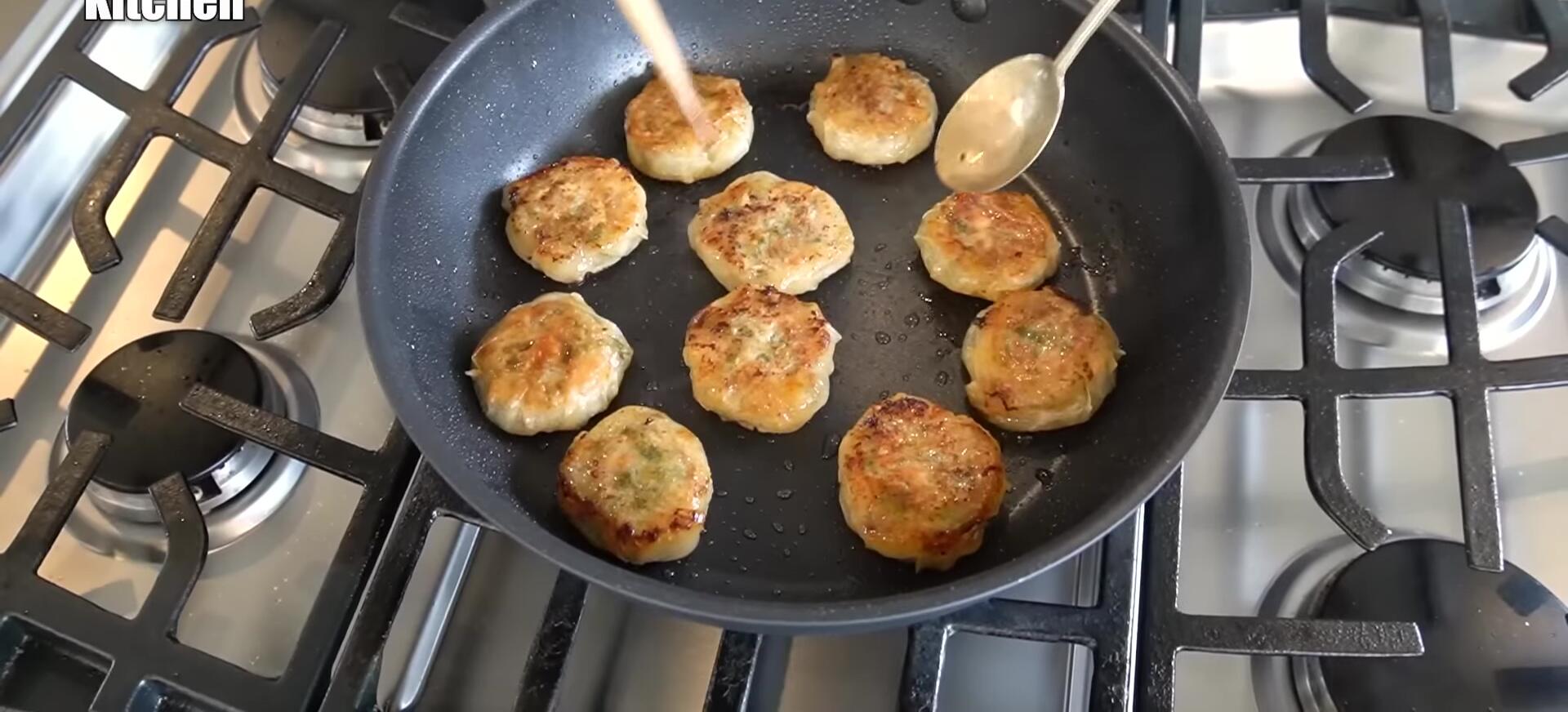 Crispy & Juicy Chive Buns: A Fun & Easy Recipe