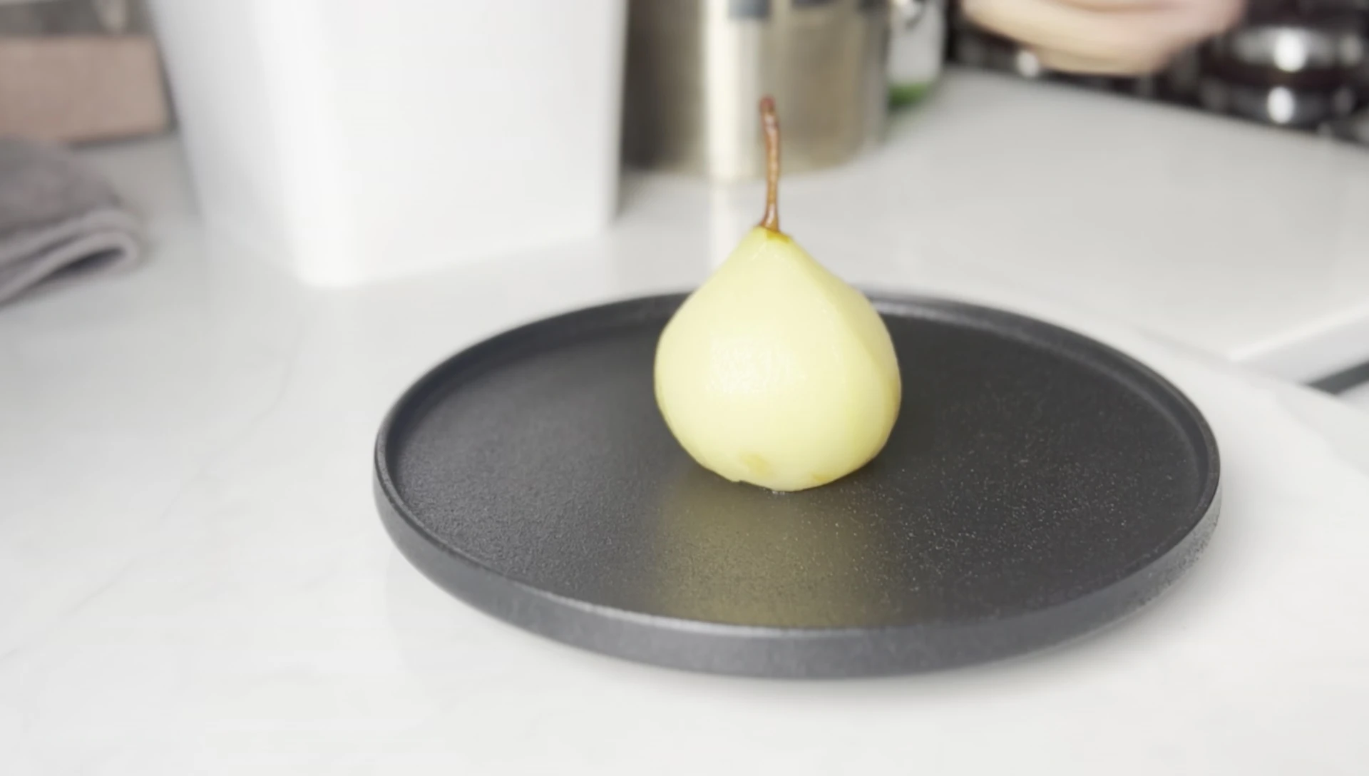 Japanese Sake Poached Pears: A Delicious Dessert Recipe